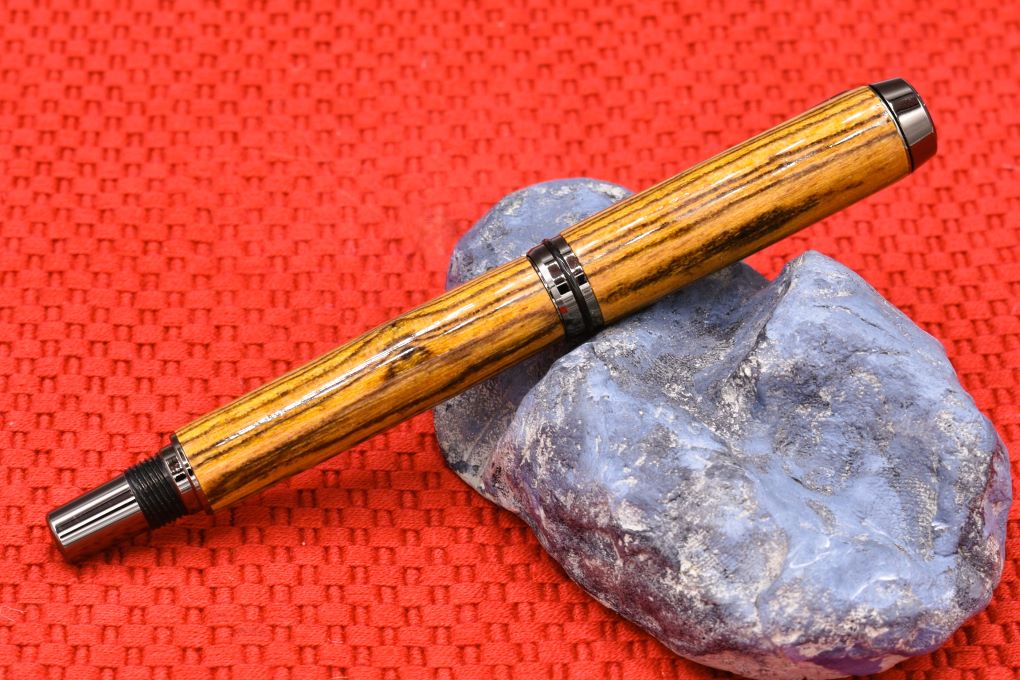 Handmade Thick fountain pen. Bocote wood. – Grumpy Guy Pens