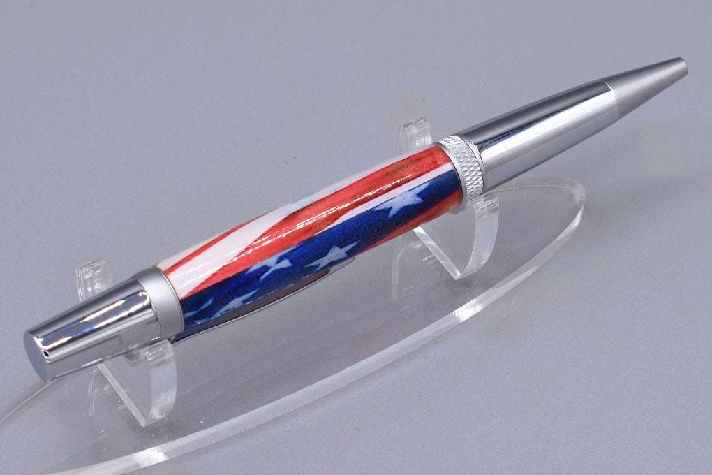 Handmade Knurl twist pen. American Flag & clear resin – Grumpy Guy Pens